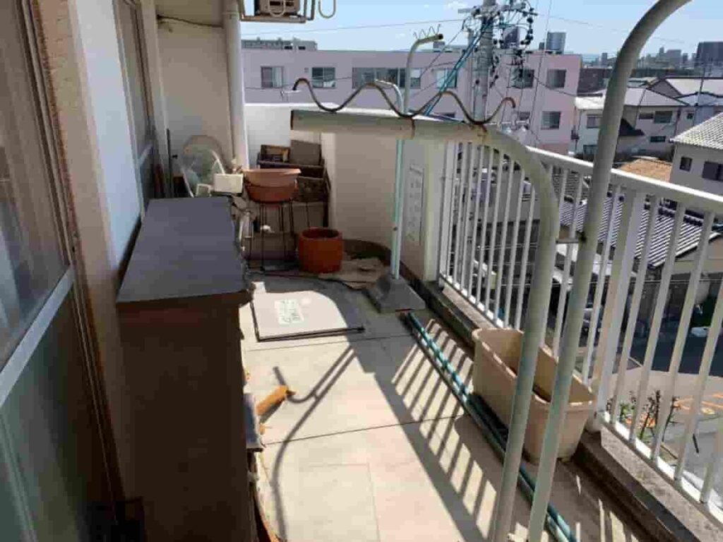 名古屋市港区 M様】ベランダゴミや土入り植木鉢など廃品の片付け | 名古屋を中心とした不用品回収なら【ecoos（エコーズ）】